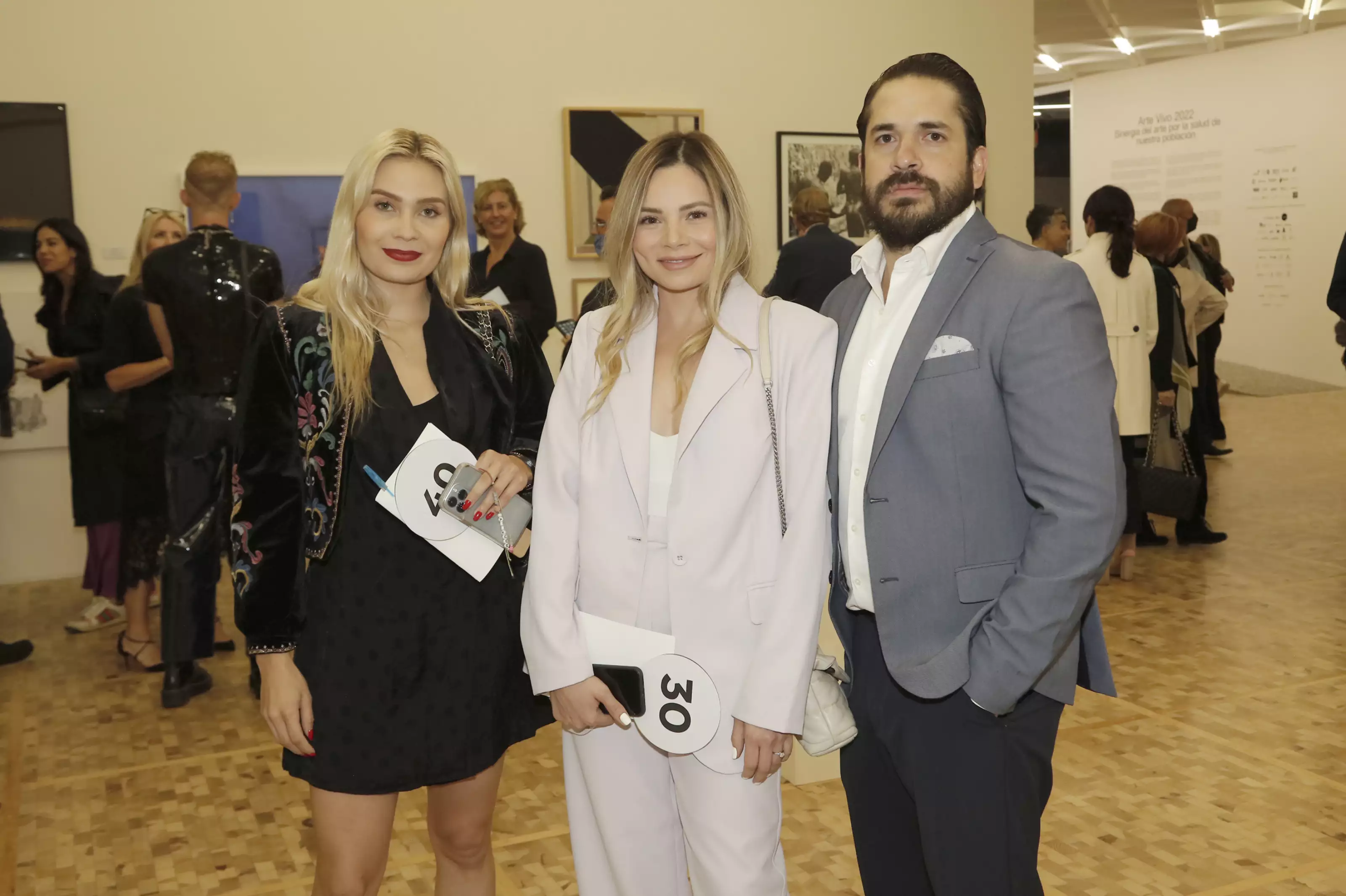 Mariana Baños y Alexandra De la Rosa en la subasta Arte Vivo