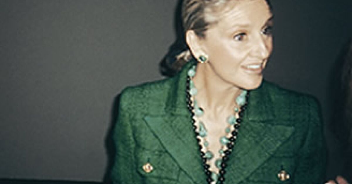 Cussi va por 4% de acciones de Televisa