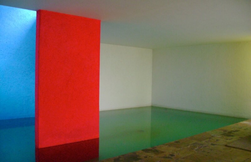 Cómo llevar el sello de Barragán a los espacios de tu hogar