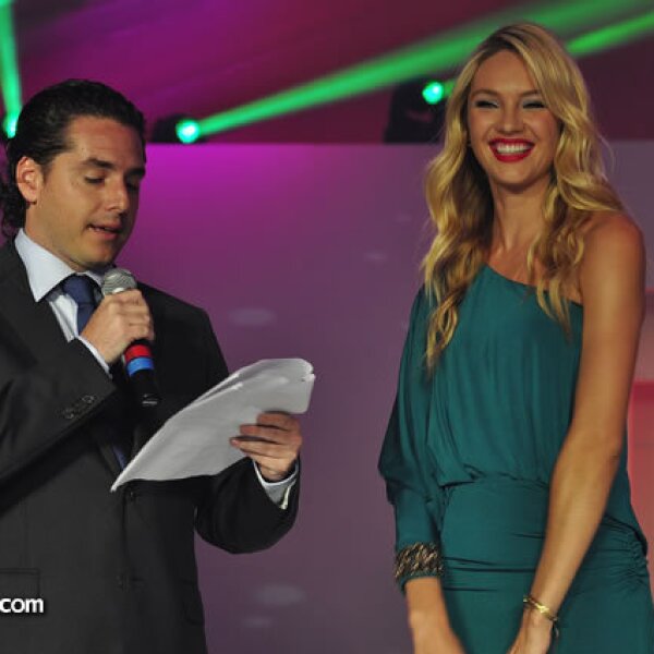 Candice Swanepoel de visita en Guadalajara