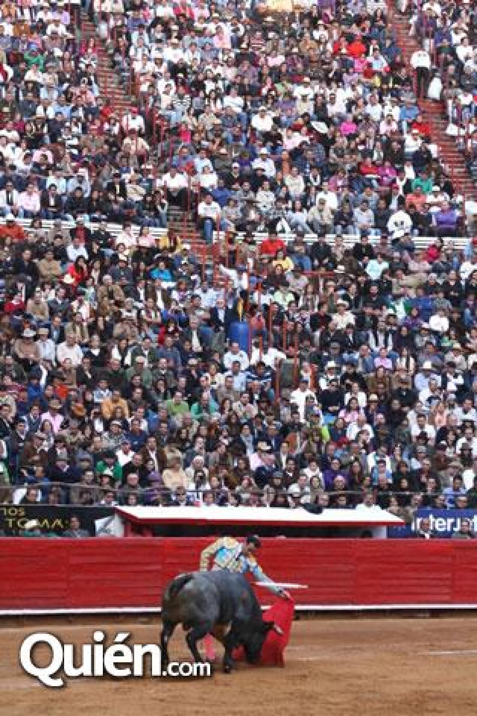 Gonzalo Vargas Llosa y Genoveva Casanova en los Toros