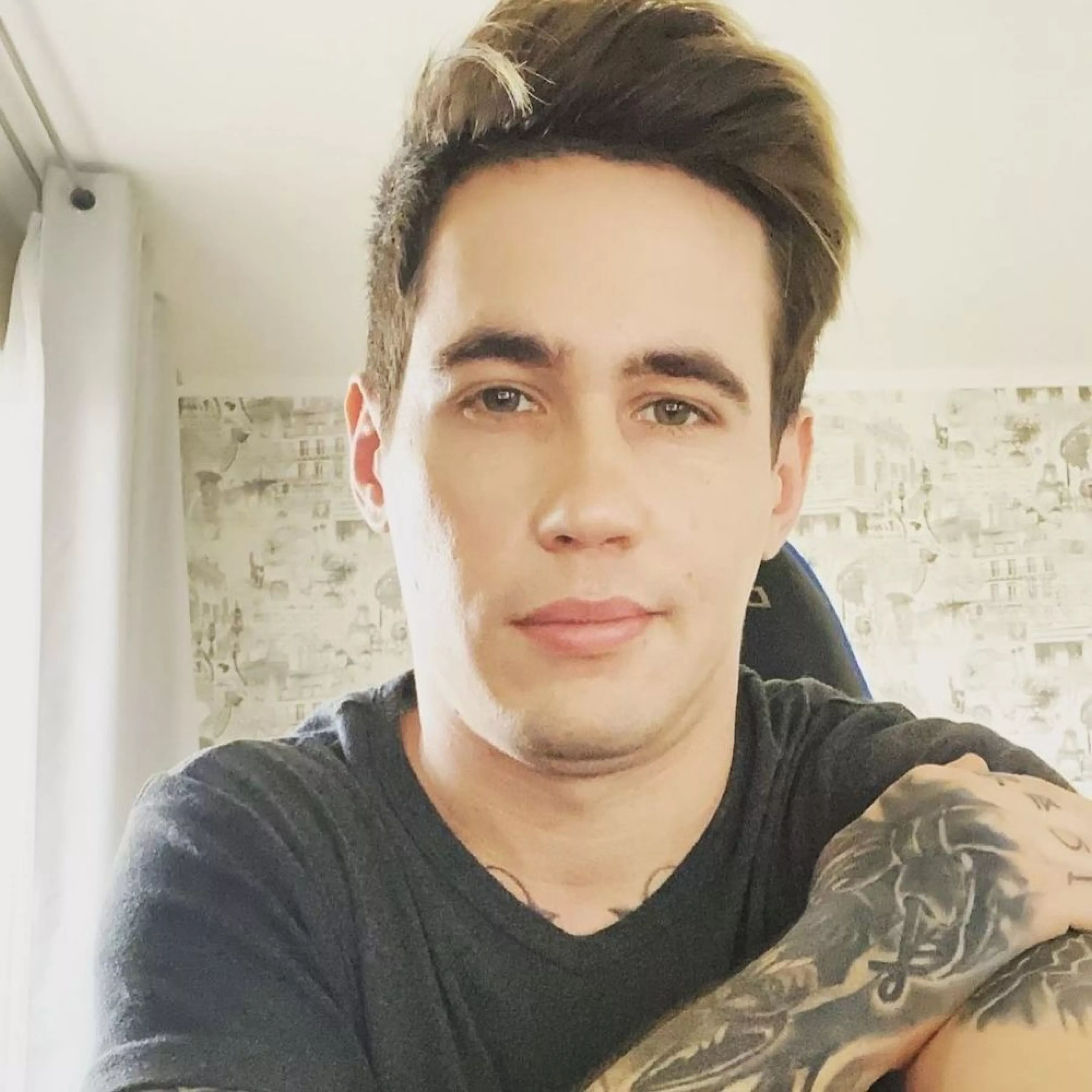 Dan prisión a youtuber por homicidio imprudencial de su novia durante ...