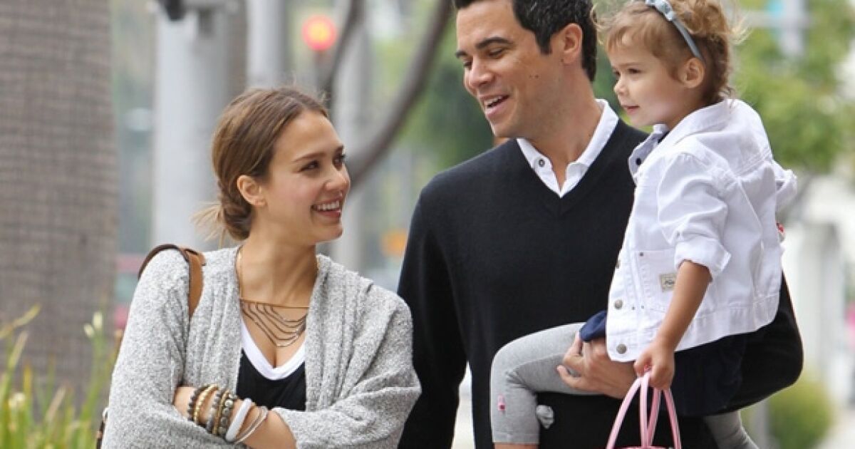 VIDEO: So Sweet! Jessica Alba espera su tercer bebé