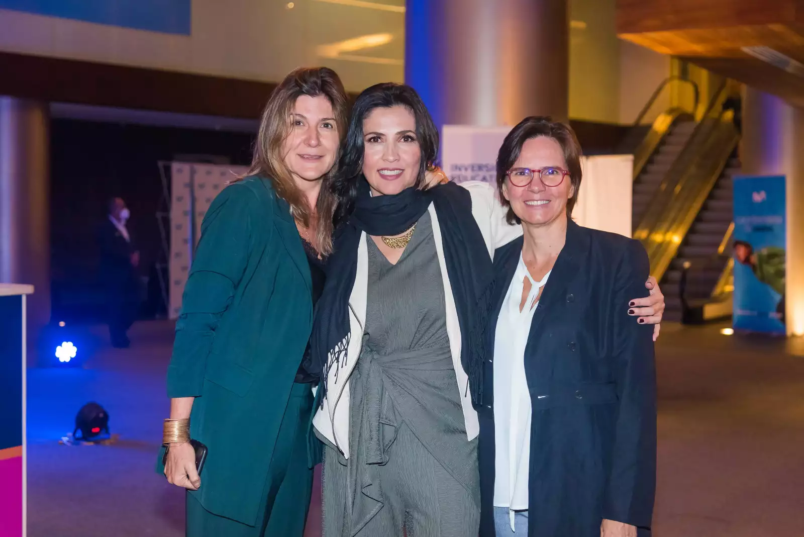 Claudia Ruiz Massieu y Valentina Ortiz Monasterio en el foto Moders