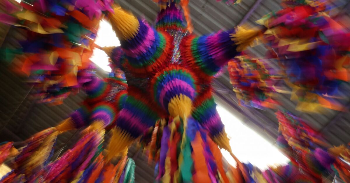 La historia de la piñata, estrella principal de las posadas mexicanas