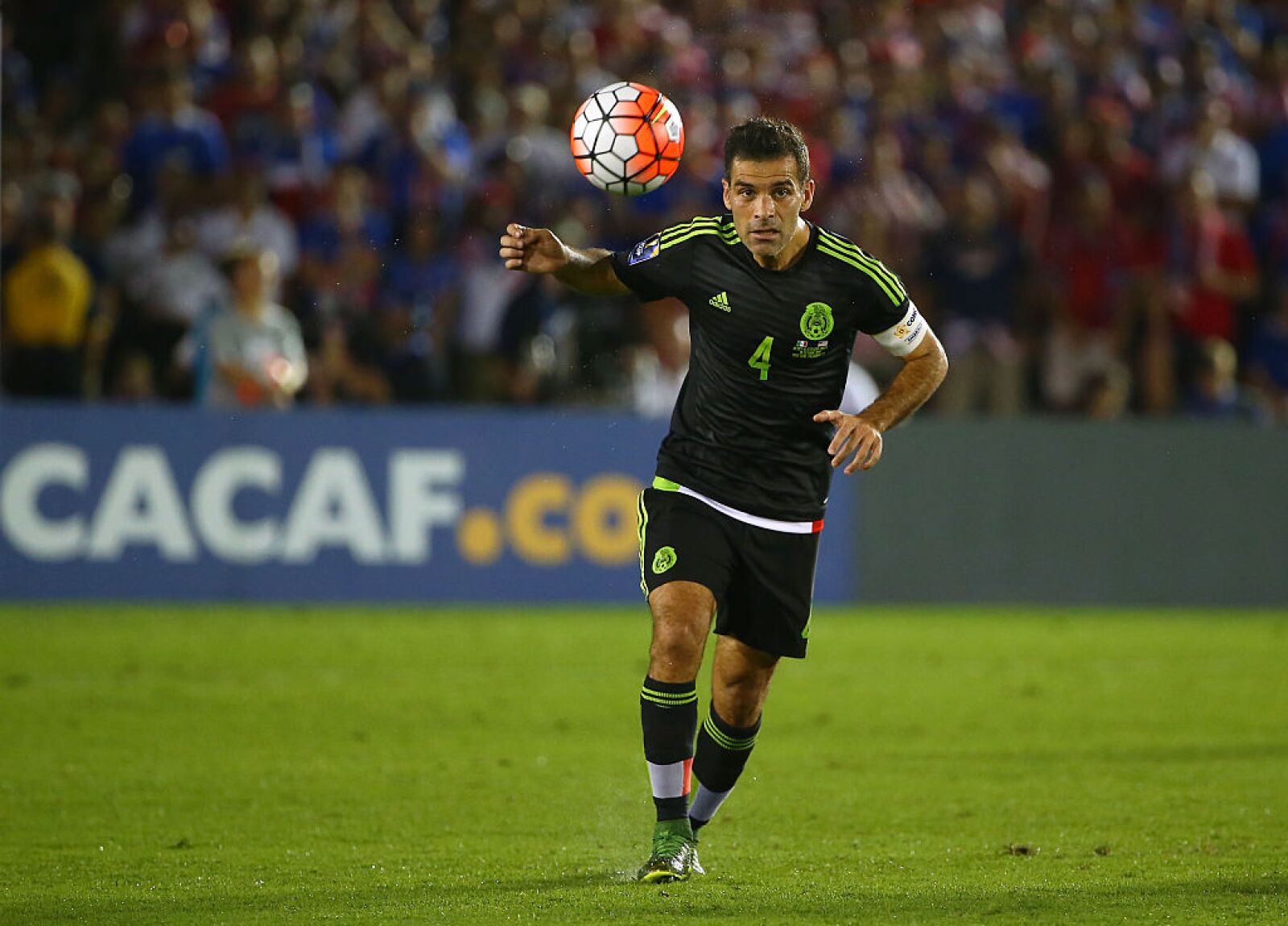 Trivia: compite por un balón con la firma de Rafa Márquez