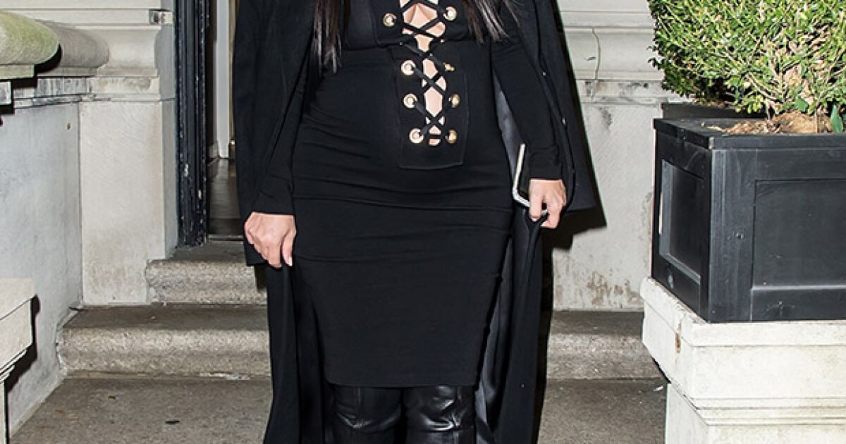 Gothic mom! Kim Kardashian vuelve a sorprender con atrevido look