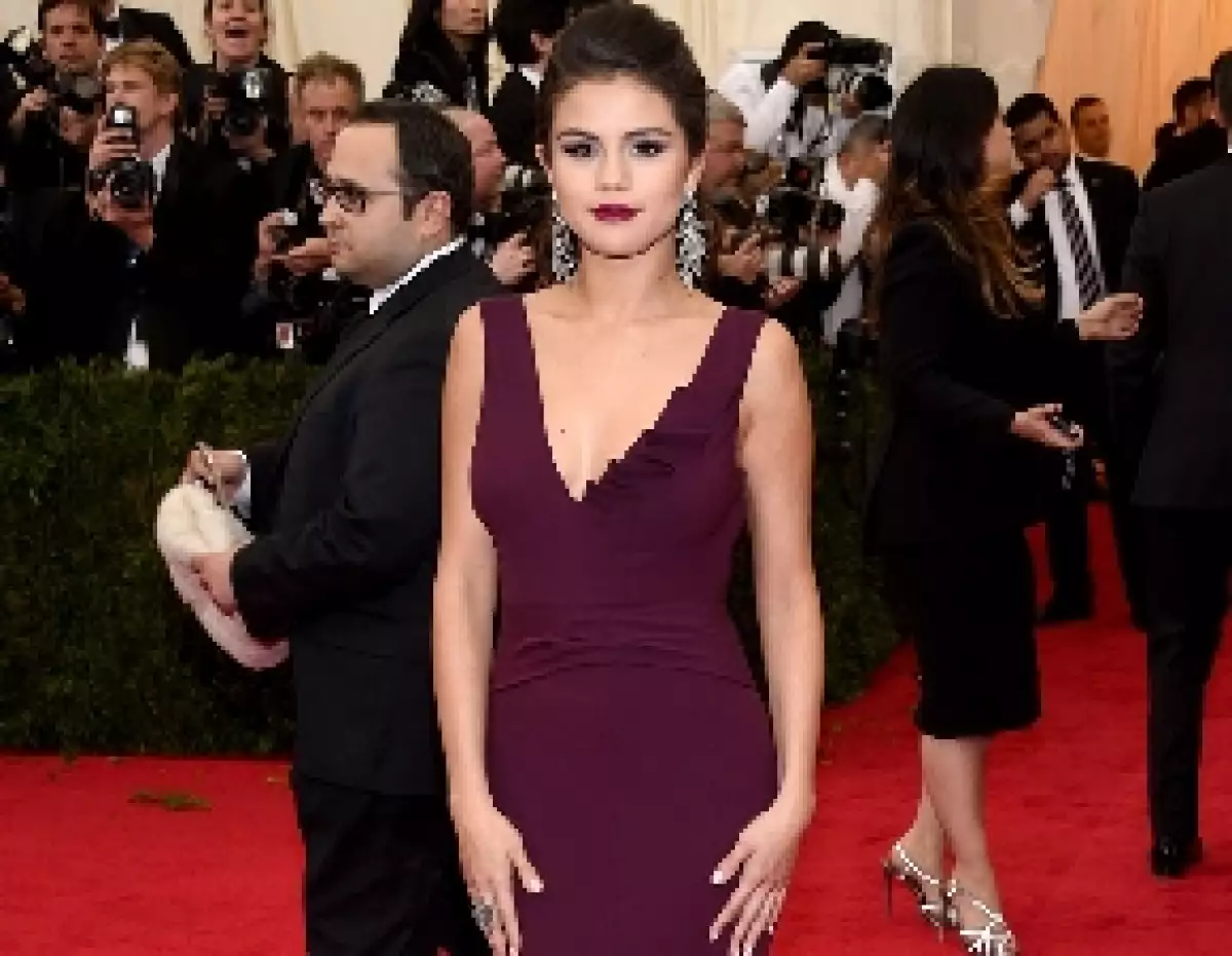 Selena Gomez se defiende de críticas por tomar alcohol tras trasplante ...