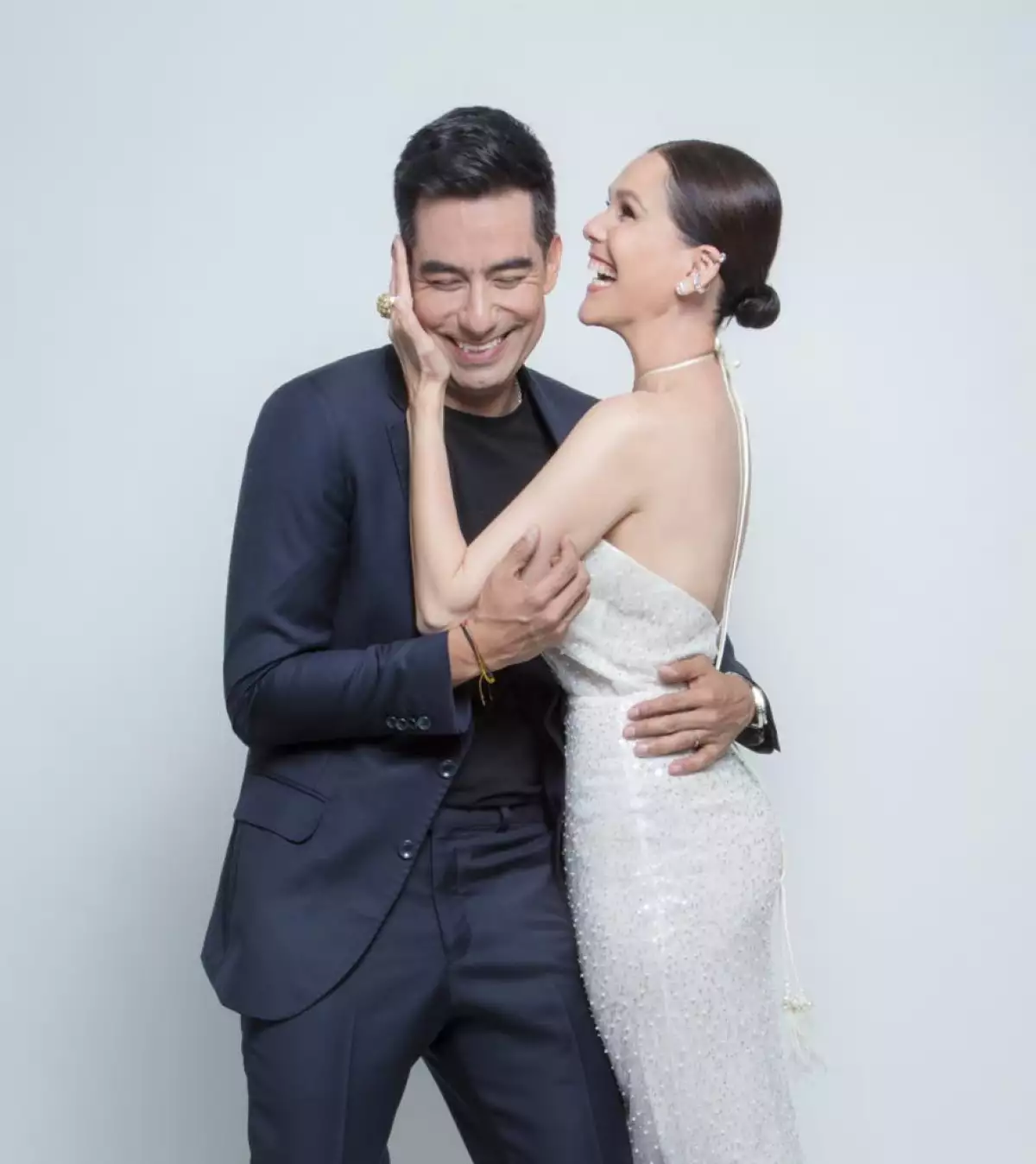 Kika Édgar y Ricardo Caballero exploran las etapas del amor en 'Somos Novios'