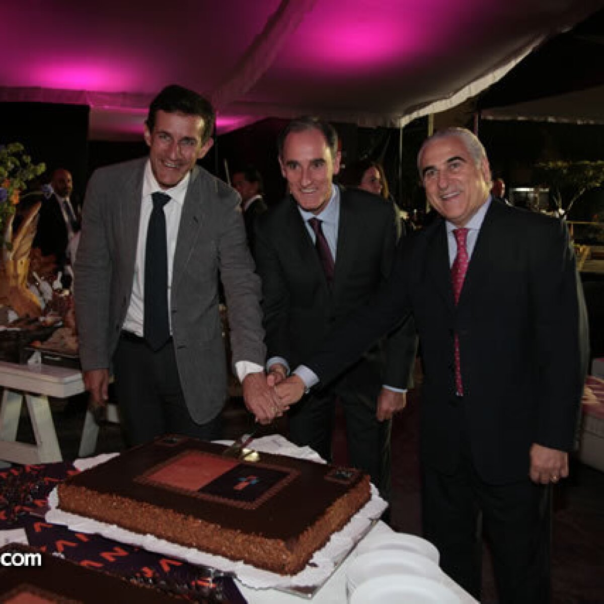 Familias Losada y Legorreta inauguran Showroom Miyana