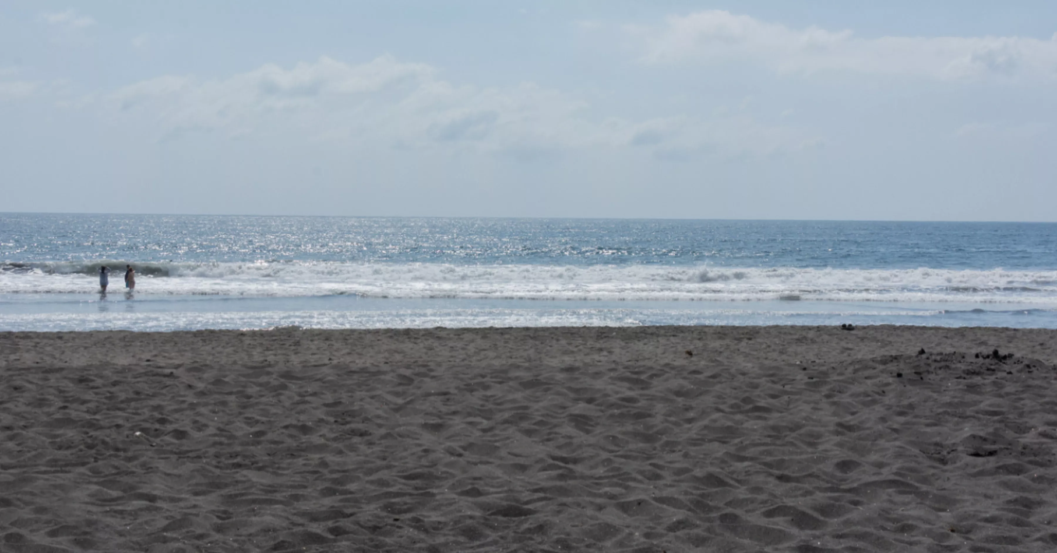 Estas son las únicas playas con arena negra en México