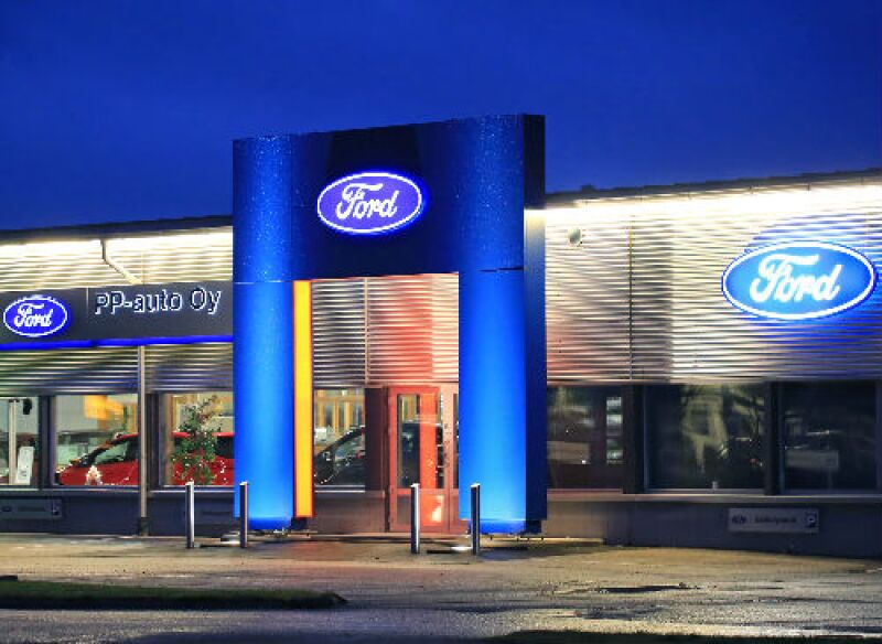 Ford renueva en México sus agencias de autos