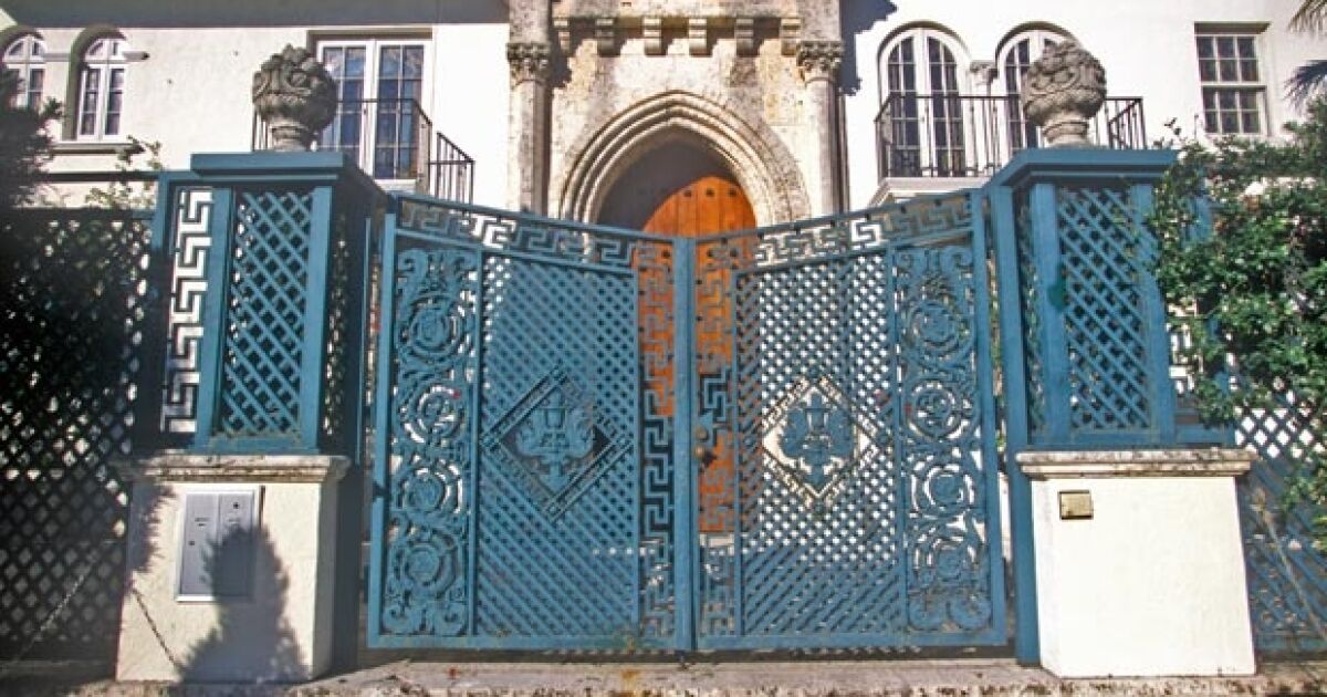 A un año de su venta, no hay comprador para la casa de Versace