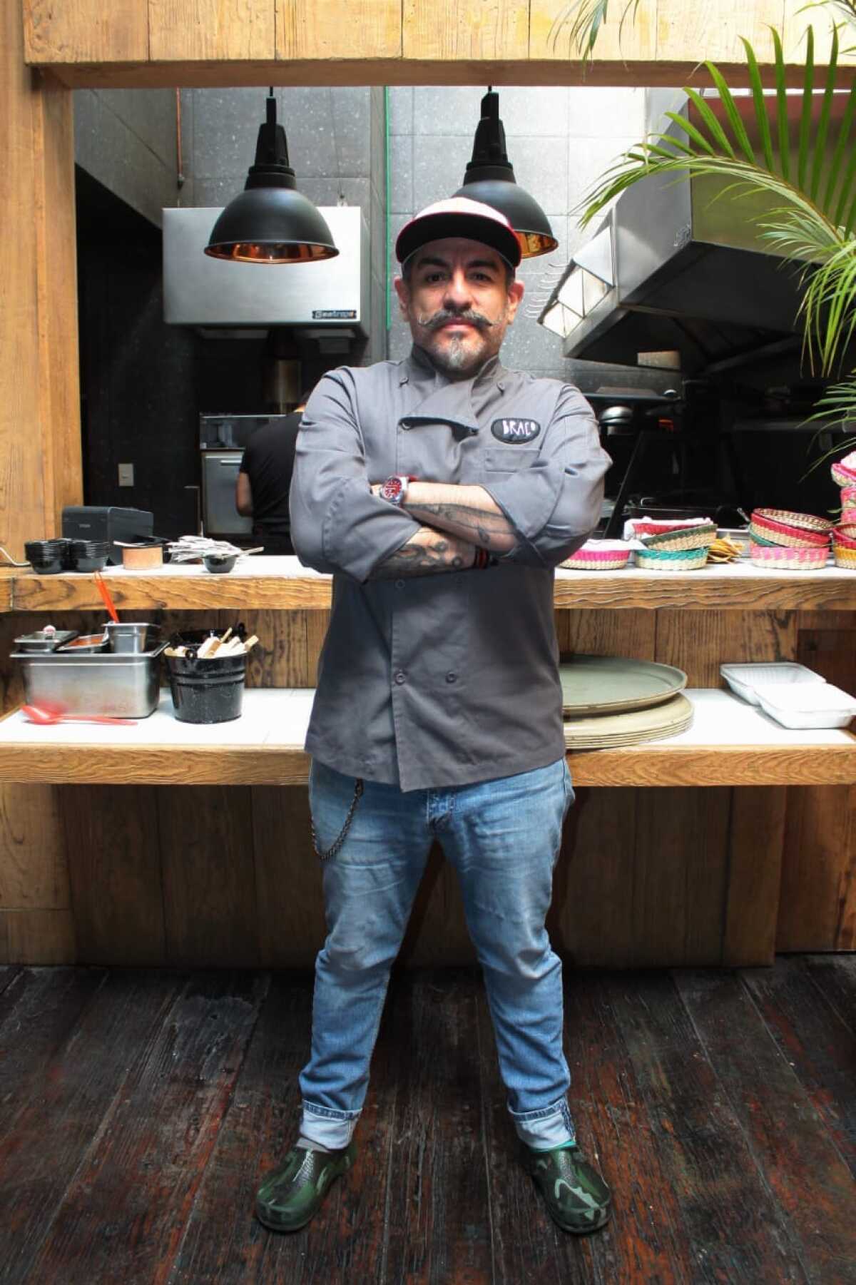 Aquiles Chávez asume la responsabilidad de ser un líder de opinión