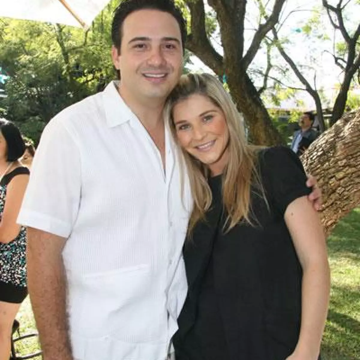 Ricardo y Alina Estrada bautizan a su hijo