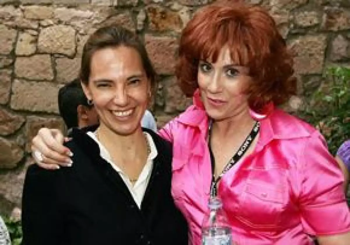 Julissa inaugura homenaje a Fanny Cano