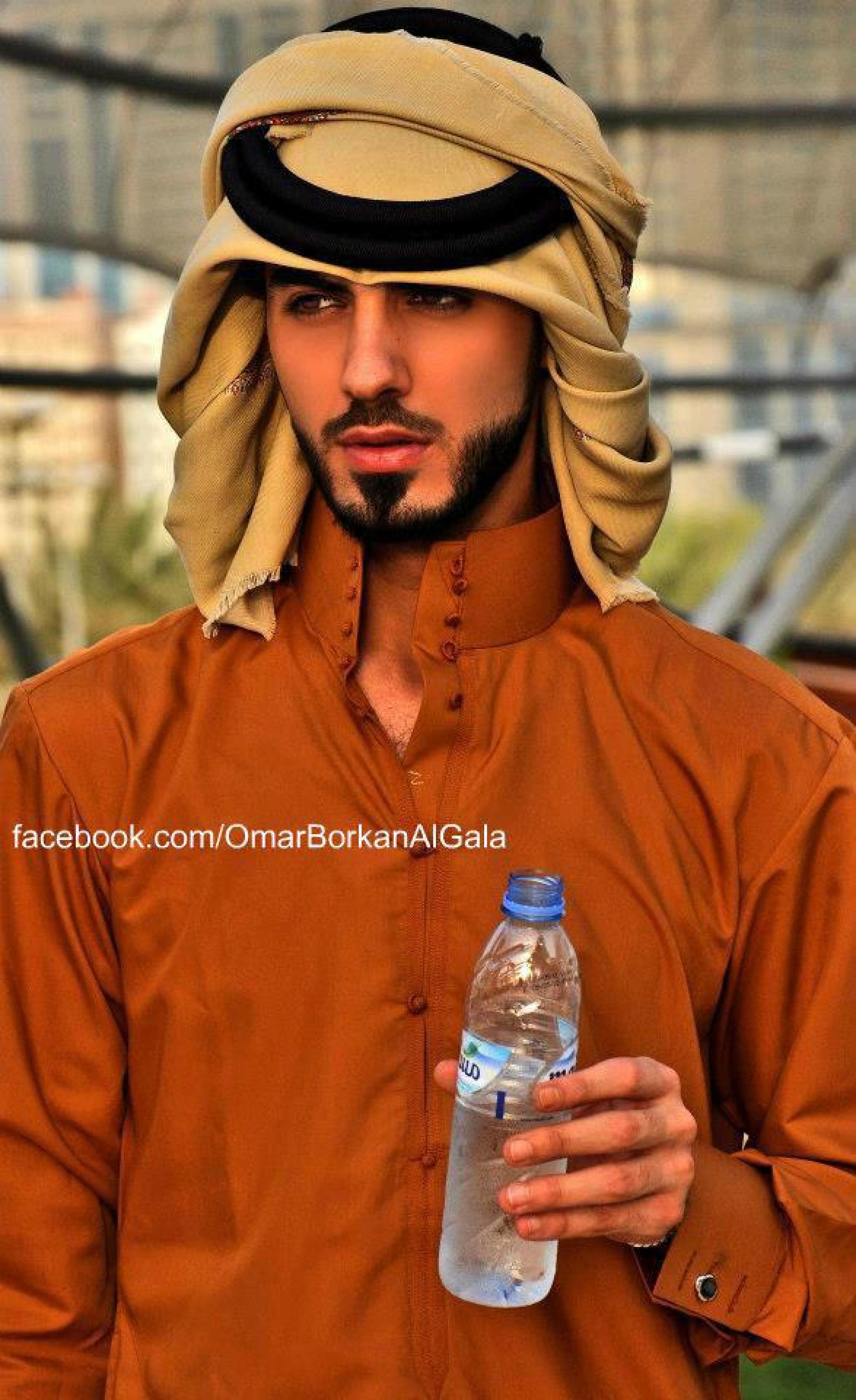 Omar Borkan Al Gala, el expulsado de Arabia Saudí por guapo
