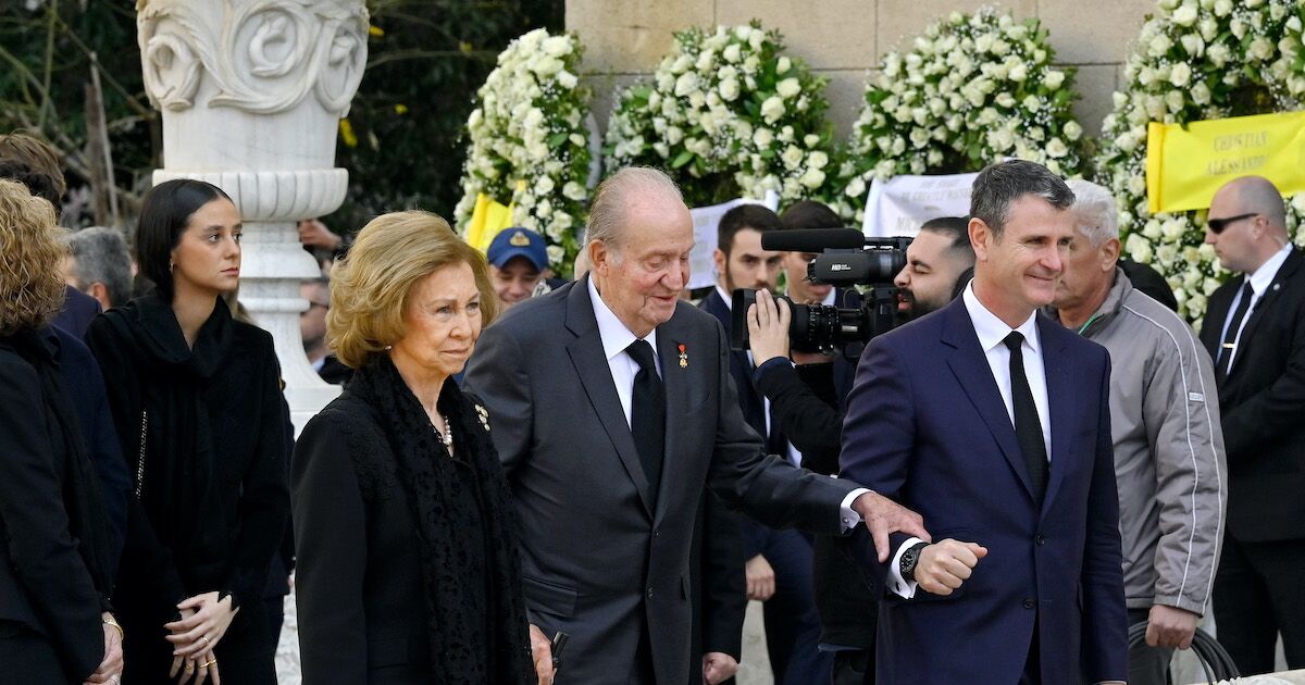 Sofía y Juan Carlos de España reaparecen juntos en funeral del rey ...