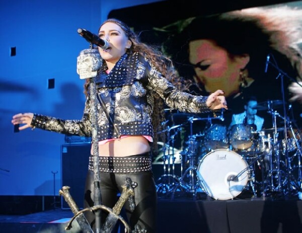 Belinda se luce en concierto
