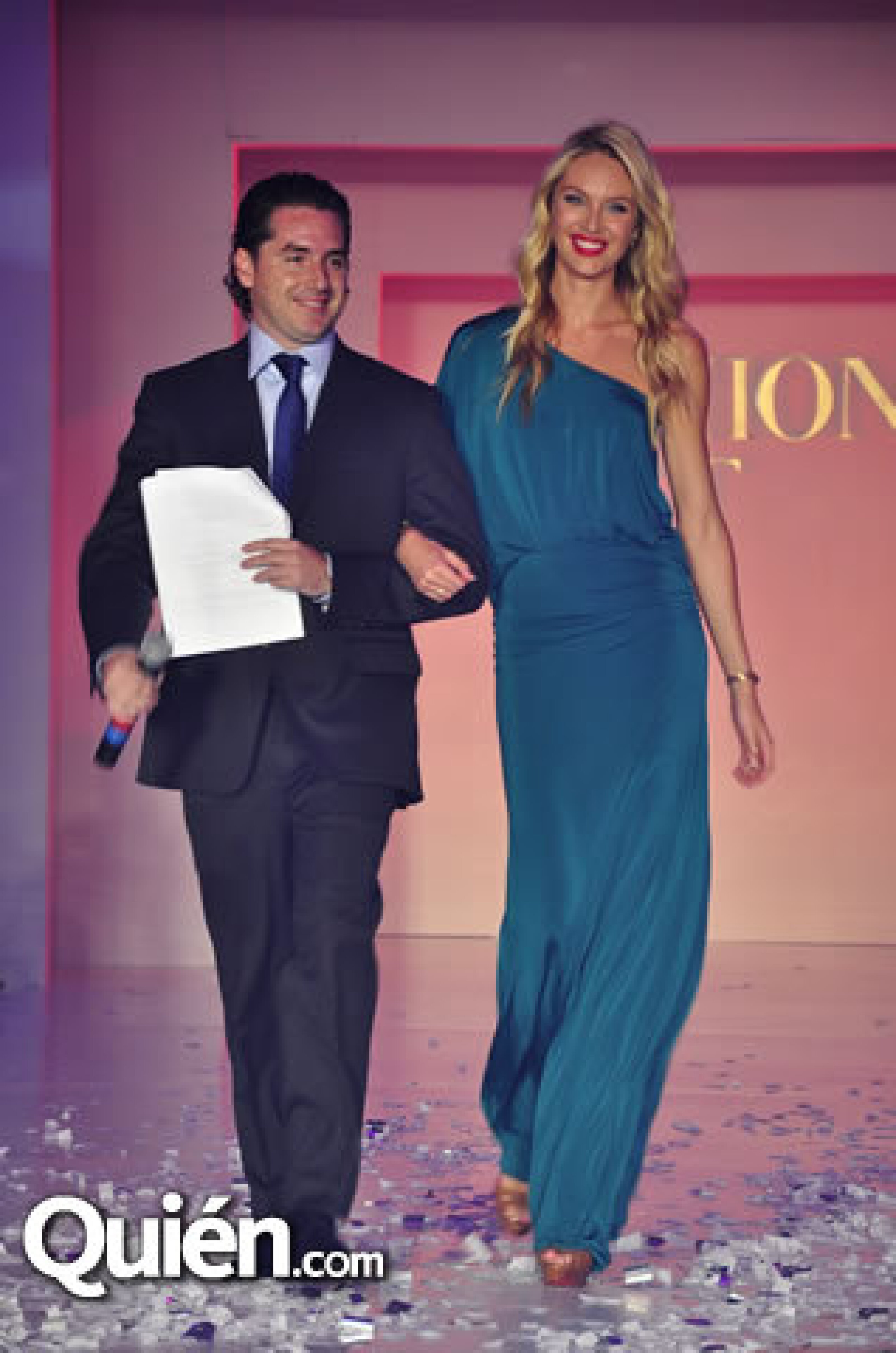 Candice Swanepoel de visita en Guadalajara