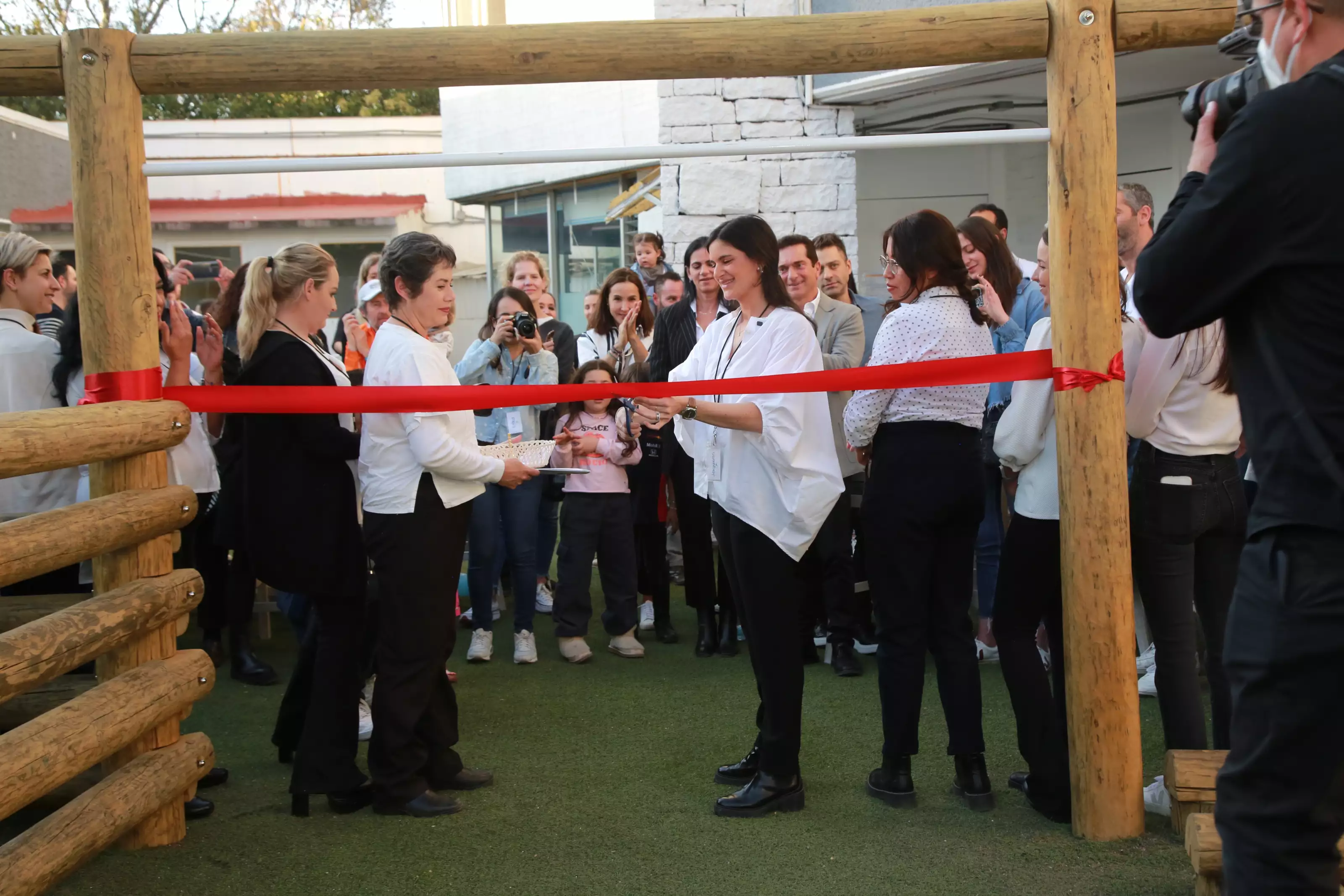 Jaquelin Kalach inaugura un nuevo plantel de NIA School