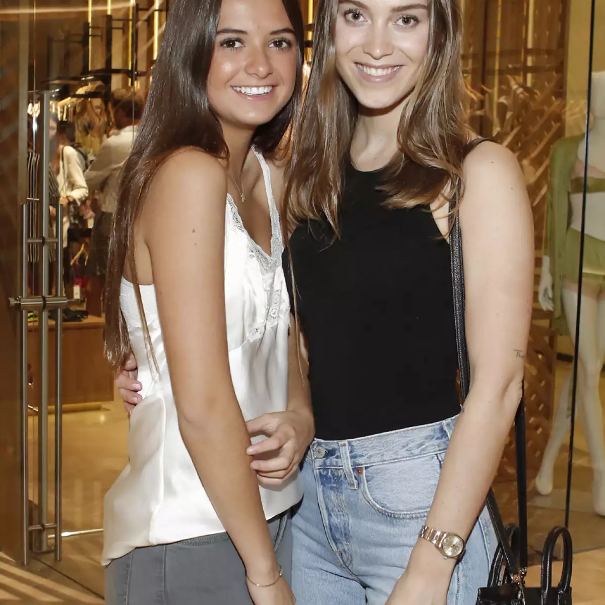 María Couttolenc inaugura boutique