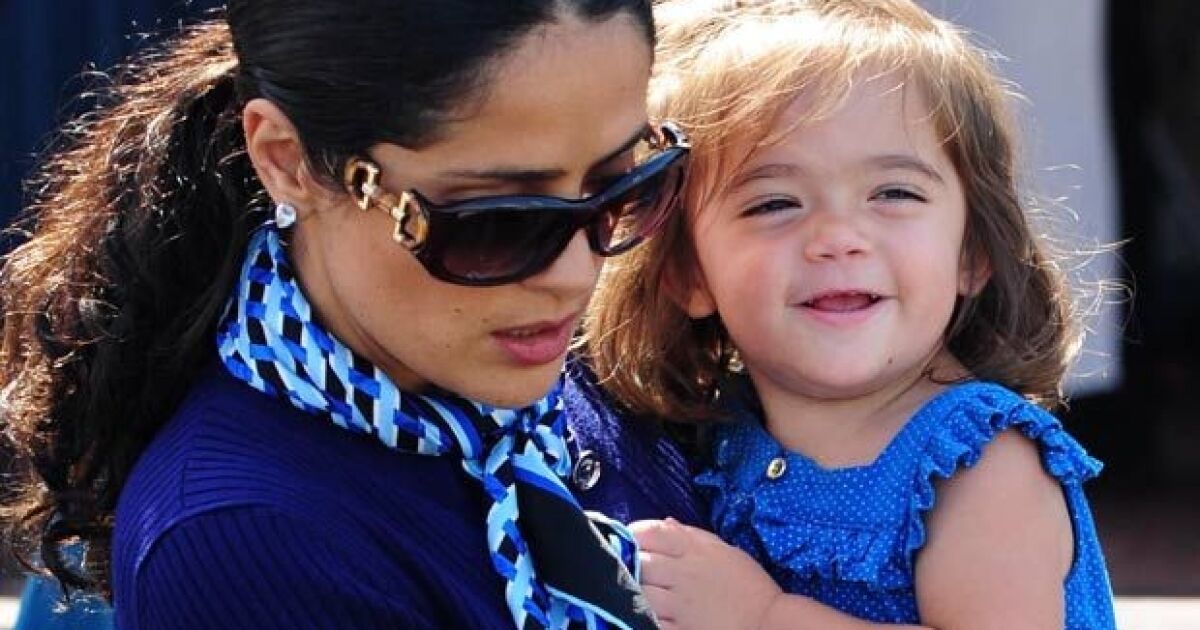Salma Hayek viola la ley por su hija