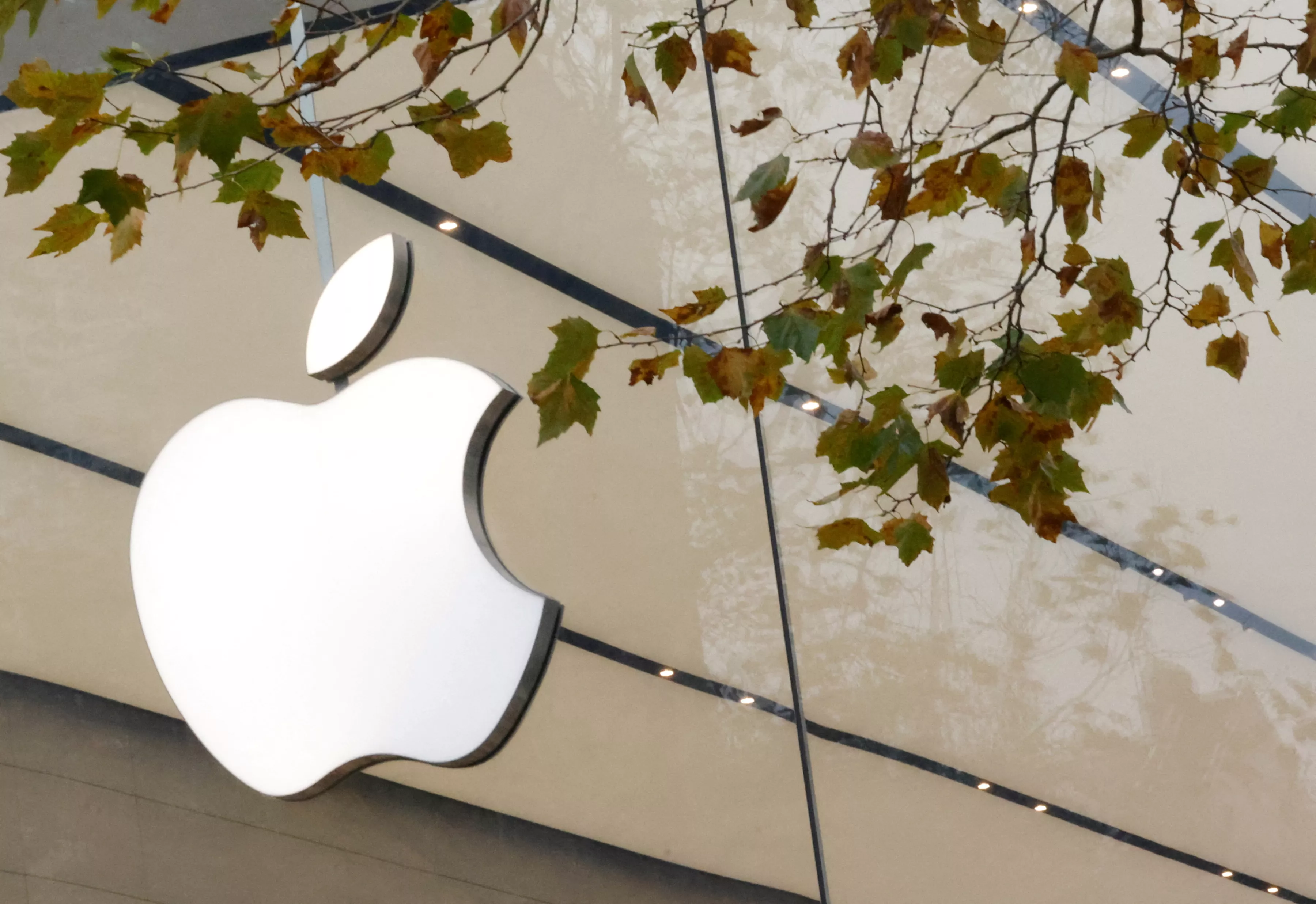 Apple invertirá 500,000 mdd en EU para evitar medidas arancelarias