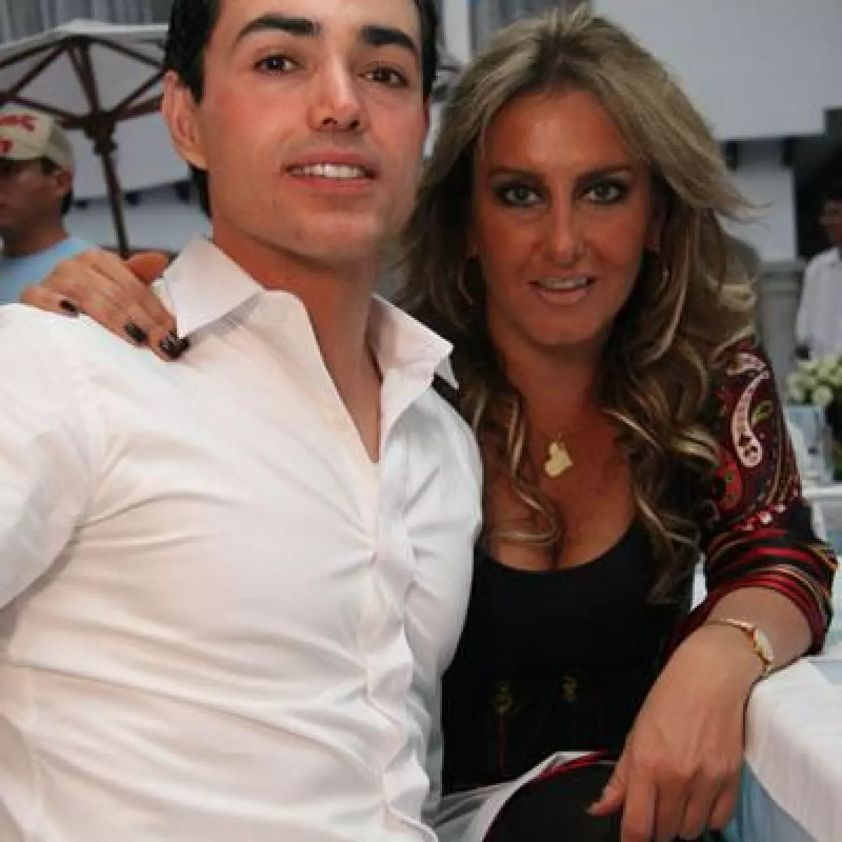 Ricardo y Alina Estrada bautizan a su hijo