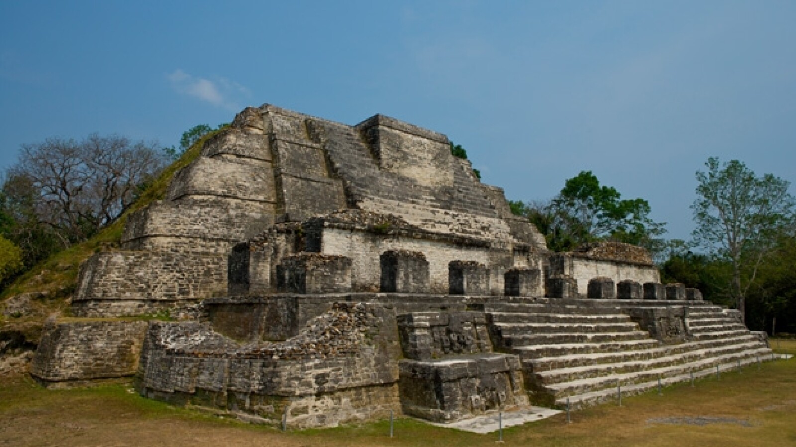 La majestuosidad de los palacios mayas