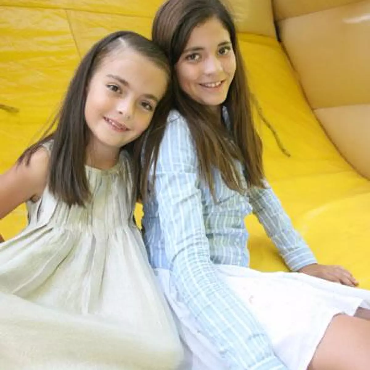 Ricardo y Alina Estrada bautizan a su hijo