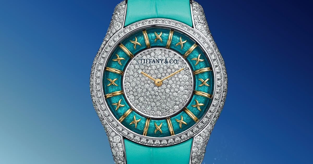 Tiffany presenta su reloj Enamel, inspirado en los brazaletes ...