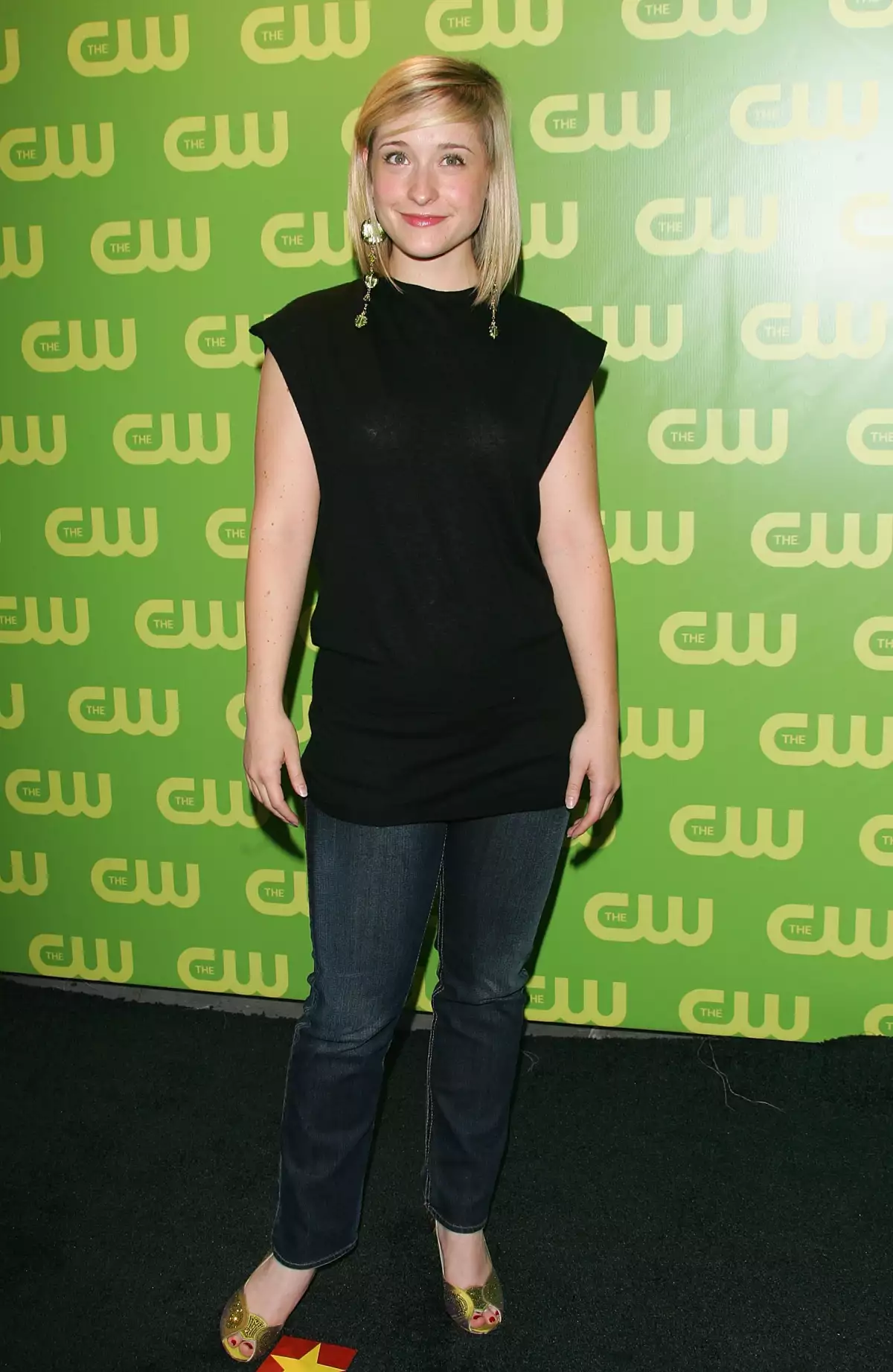 Allison Mack, actriz de 'Smallville' ligada a secta sexual NXIVM, se casó