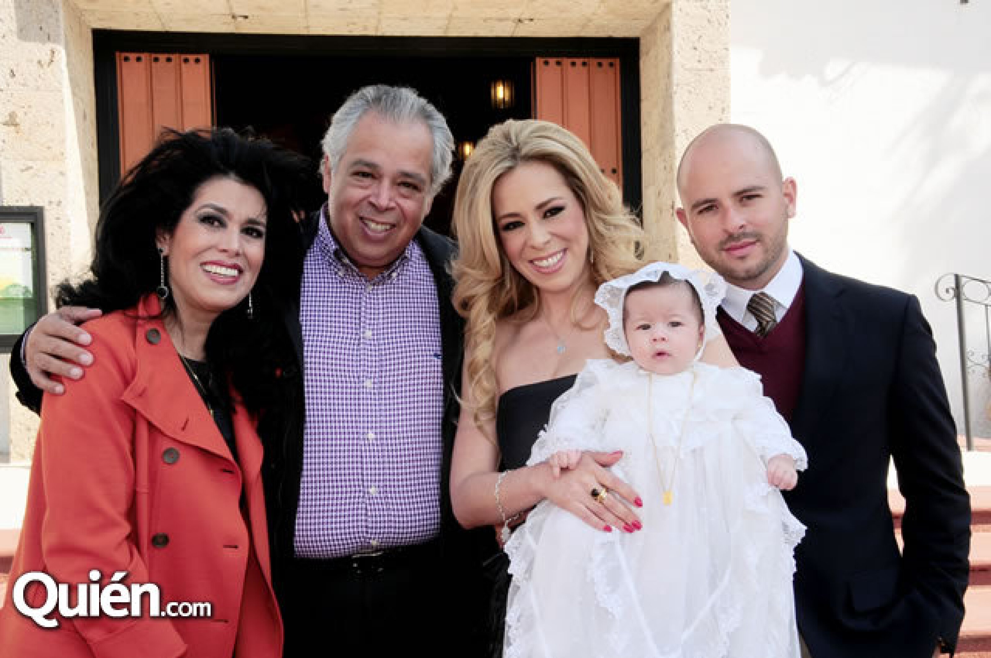 Sandy López bautiza a su hija Julianna