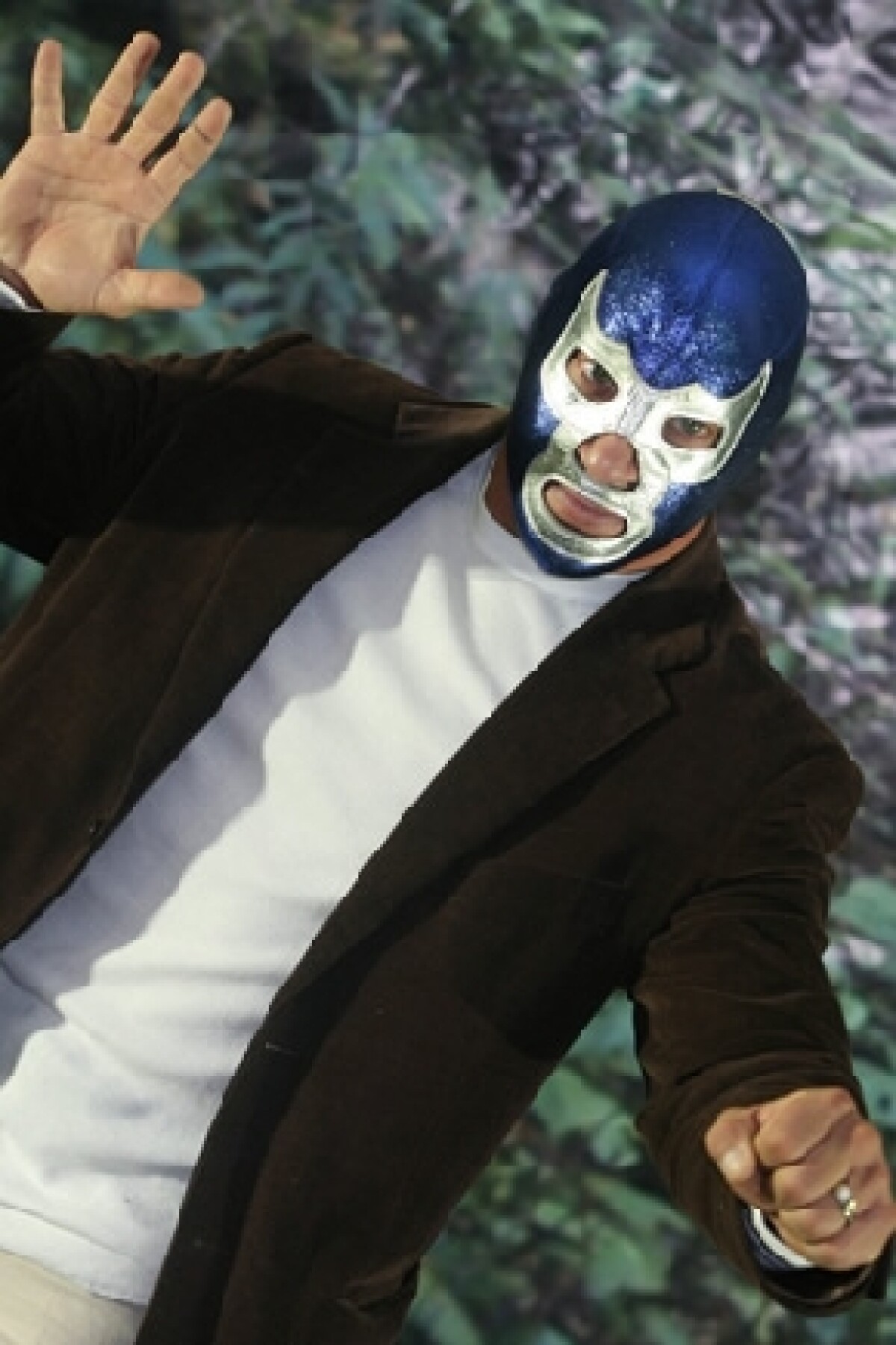 Blue Demon y El Hijo del Santo del ring a las canchas