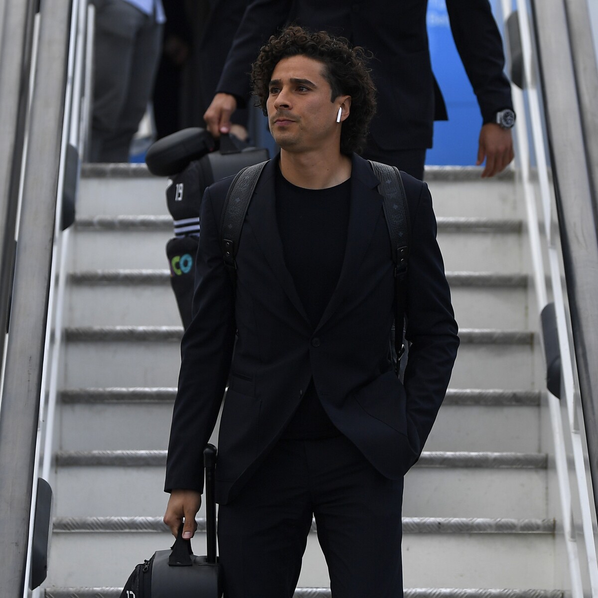 Sorprende en redes sociales el nuevo look de Memo Ochoa