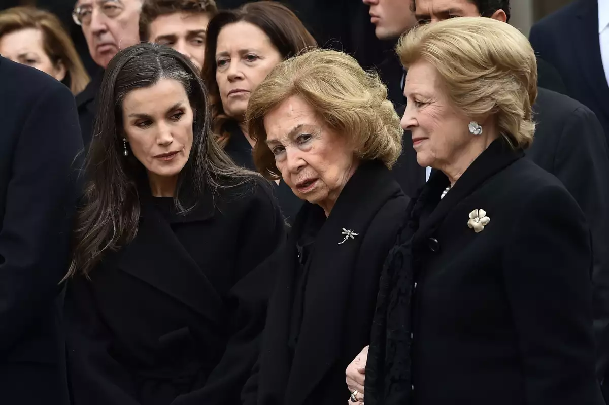 La familia real española, bajo una tormenta de escándalos financieros y ...