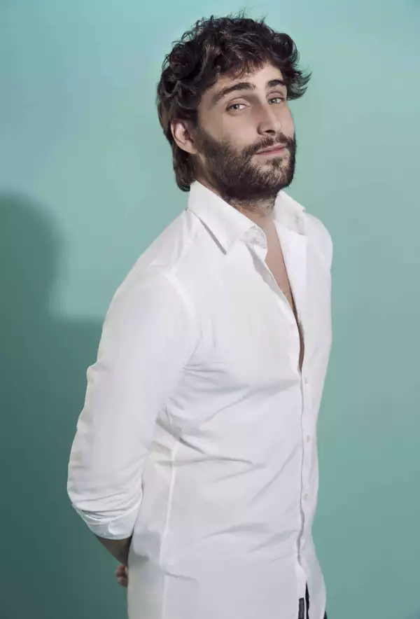 Fernando Guallar todo un galán en la nueva temporada de Velvet Colección