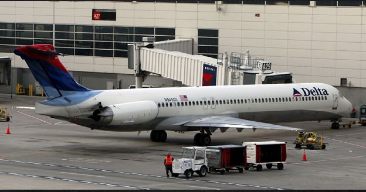 Un avión de Delta Airlines aterriza de emergencia en Inglaterra