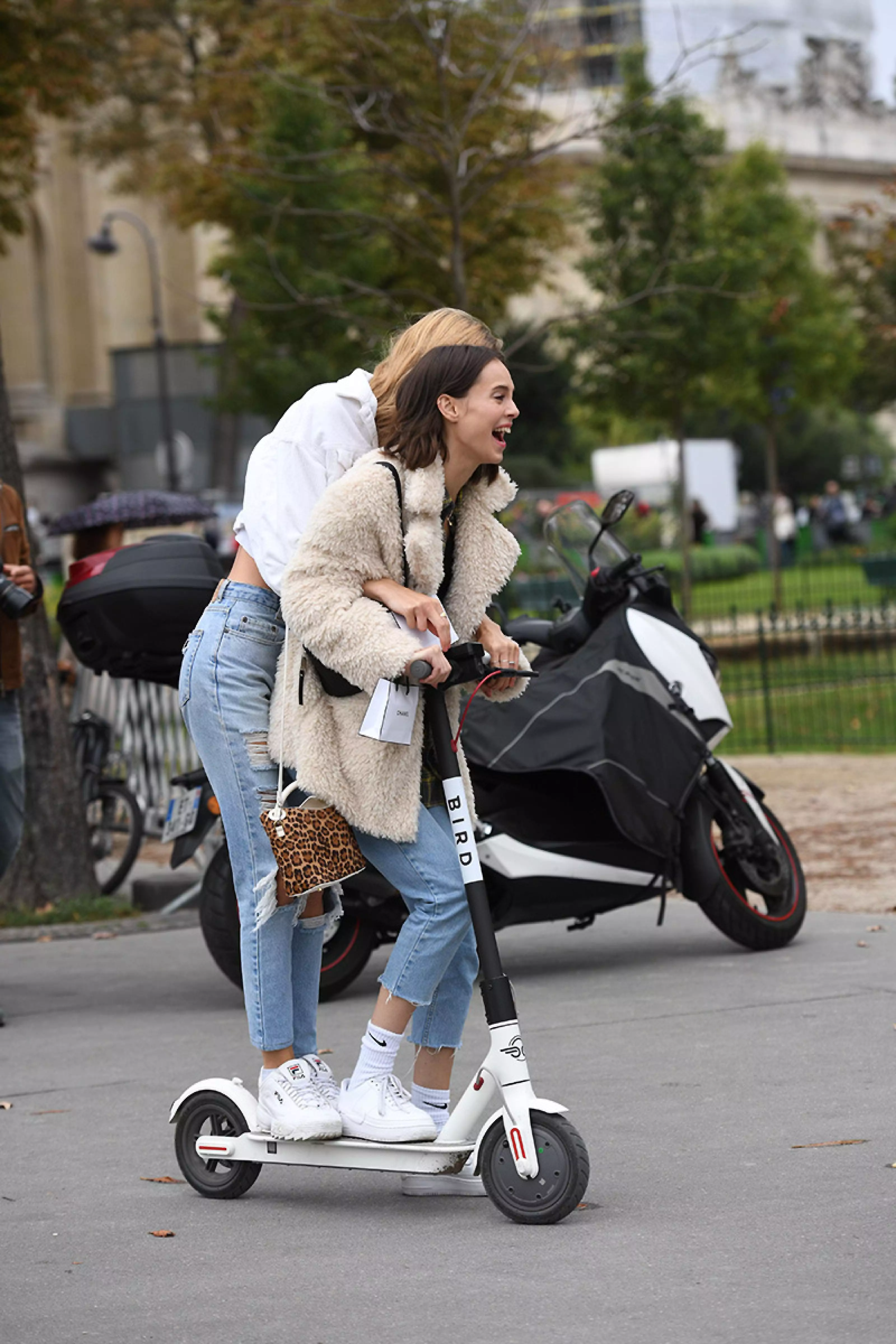 Los mejores looks de street style... ¡en scooter! (leíste bien, en scooter)