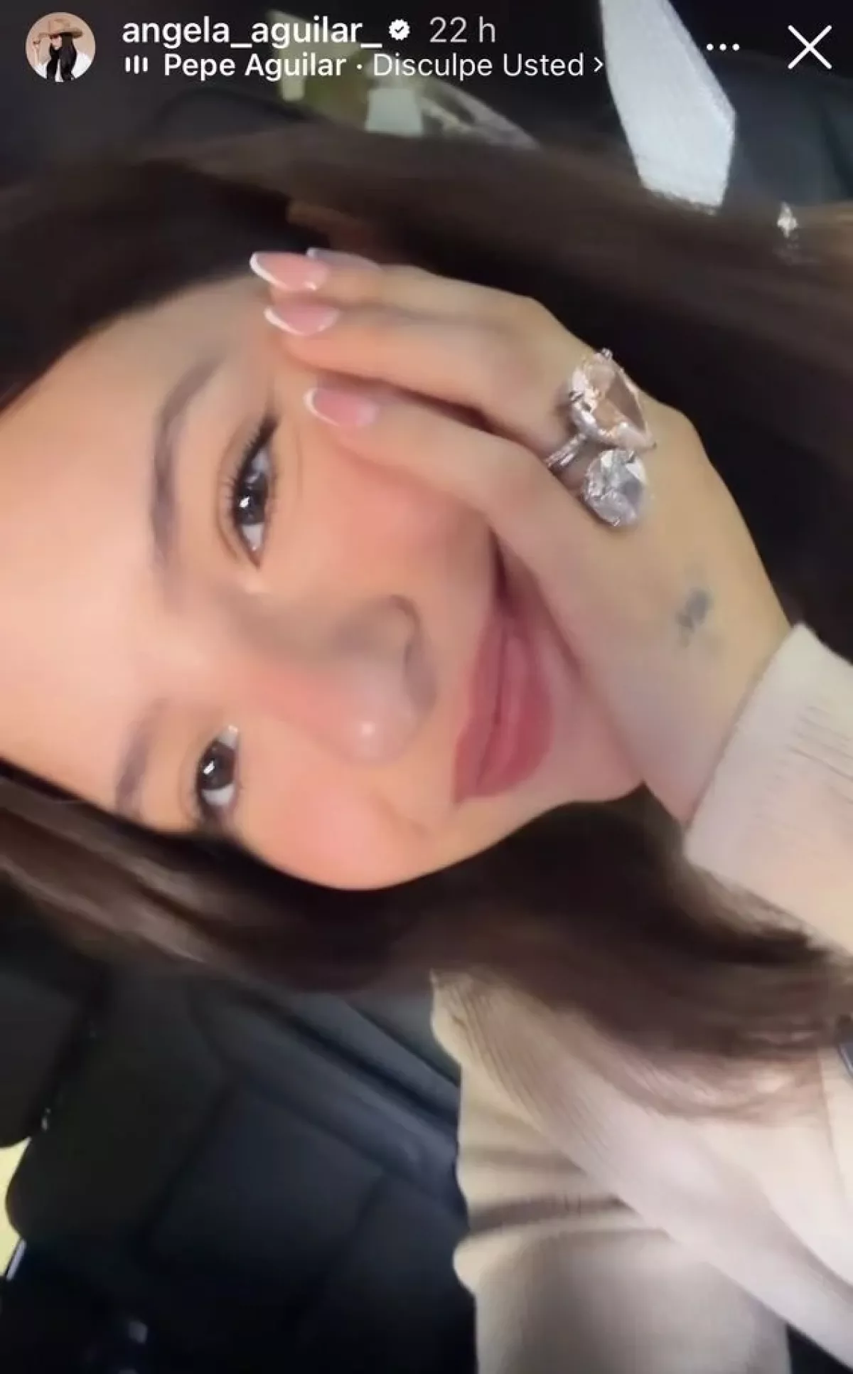Ángela Aguilar reaparece con impresionante anillo de diamantes ...