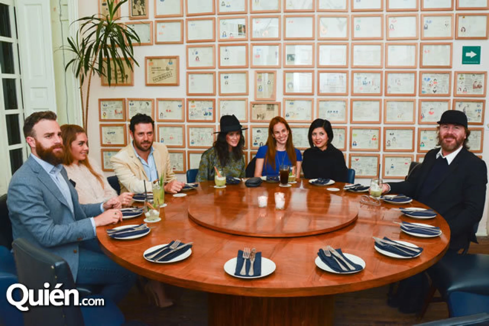 Sami Hayek disfruta de una cena con amigos