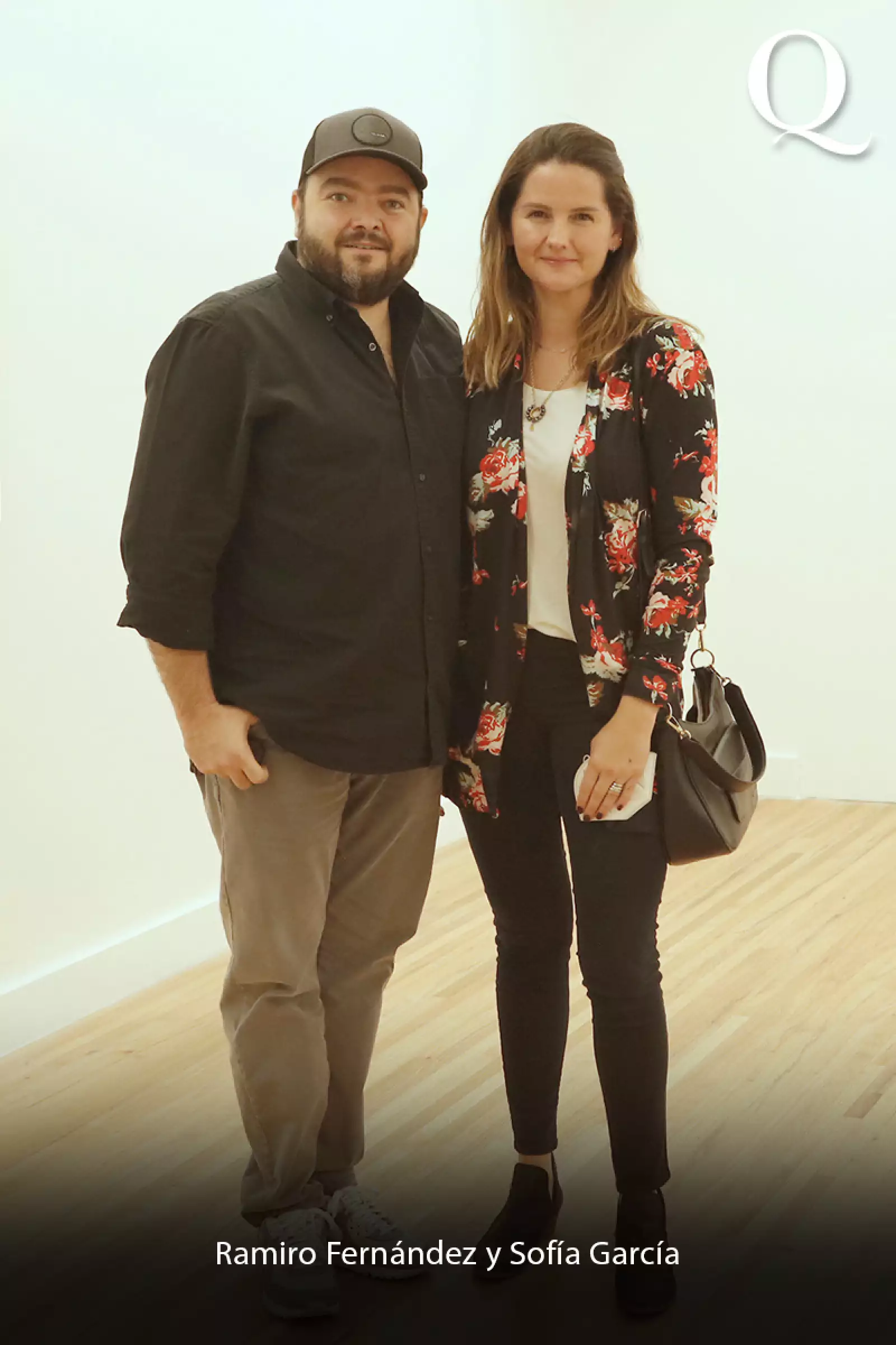 Fernanda González y Francesca Ronci en inauguración de la expo de Luis ...