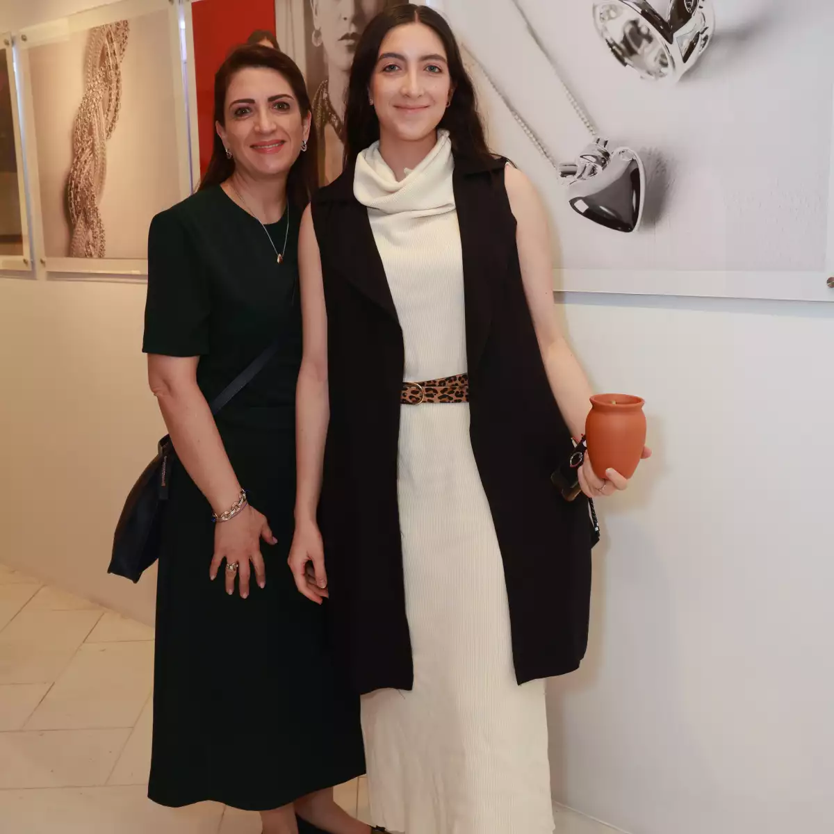 Comex pintó de Azul Colonial -784 el emblemático edificio en Masaryk