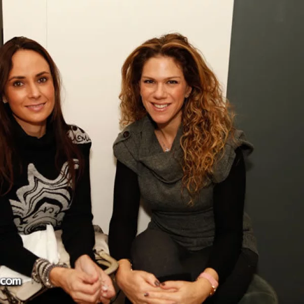 Daniela Magún y Angie Taddei en evento Esteé Lauder