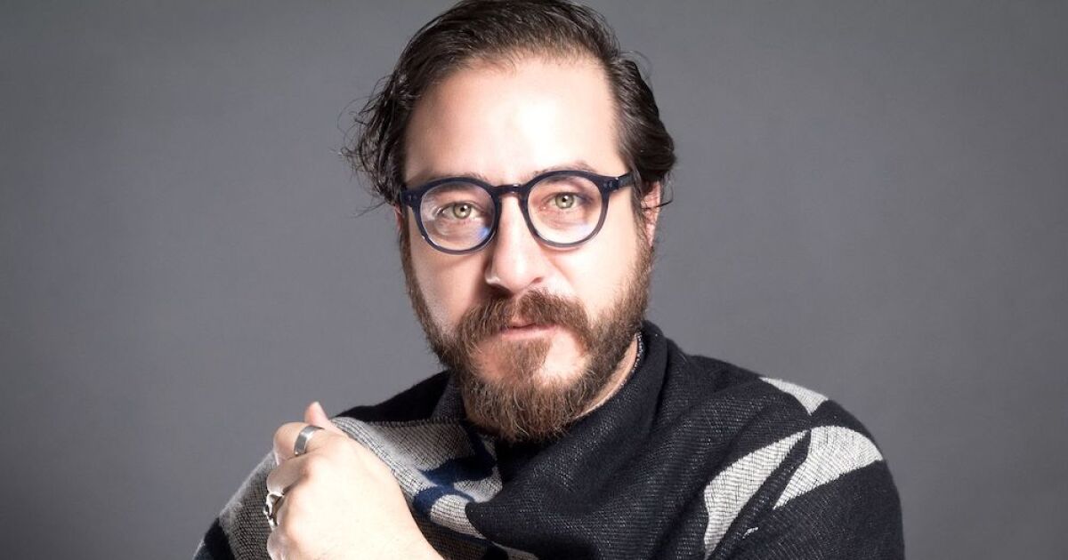 Andrés Almeida muestra su faceta de cantante en 100 días para enamorarnos
