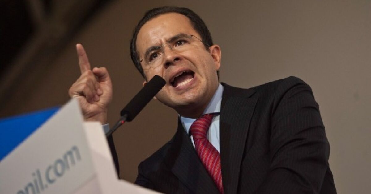 César Nava rechaza acusación de corrupción durante su gestión en Pemex