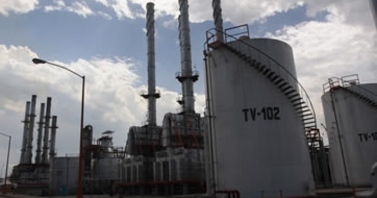 Pemex da contrato en refinería de Tula