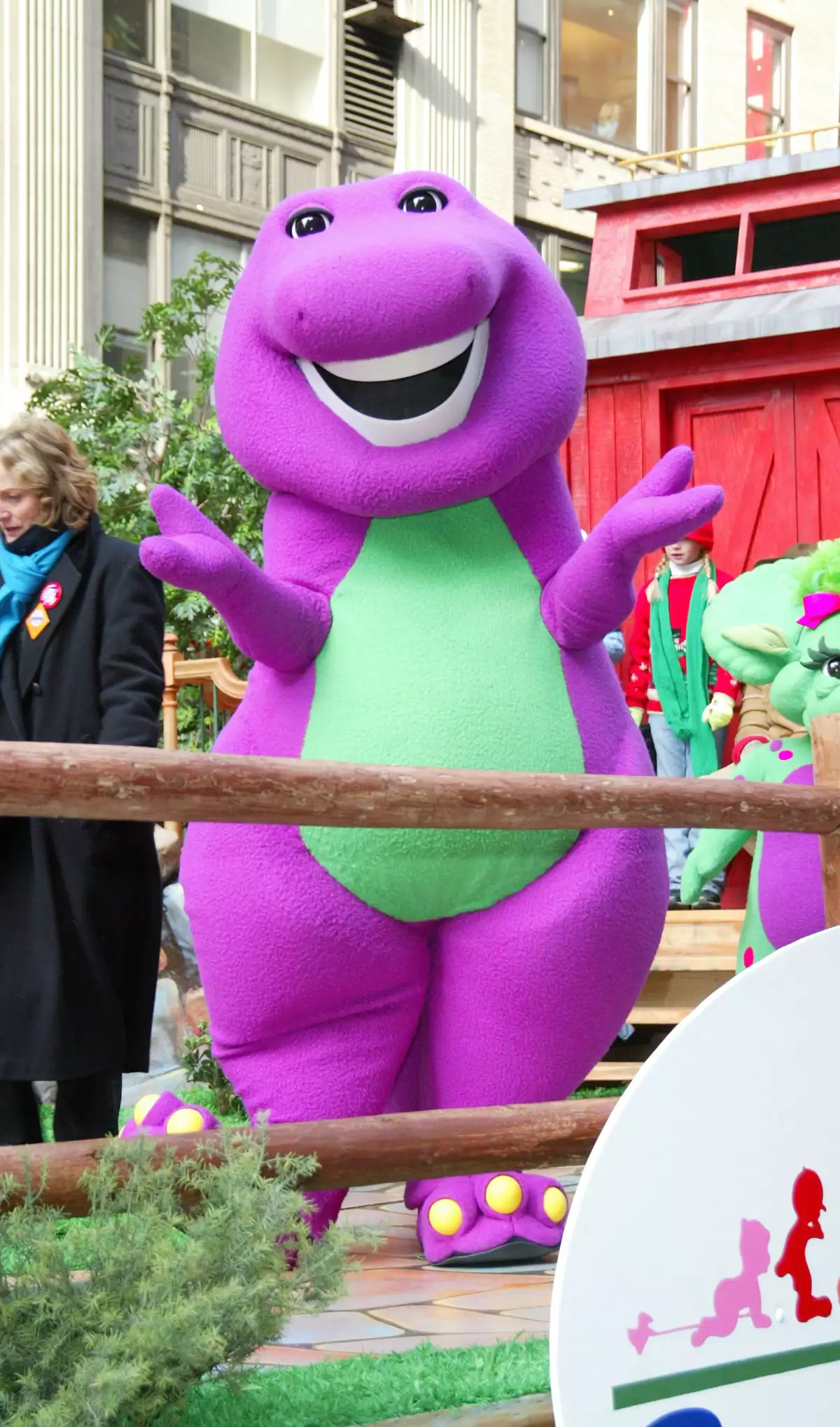 Daniel Kaluuya y Mattel preparan un live action de Barney para adultos