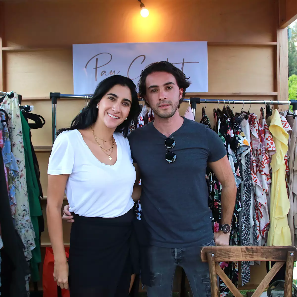 Evelyn Peralta y Julio Ayala en el bazar Hotbook de otoño